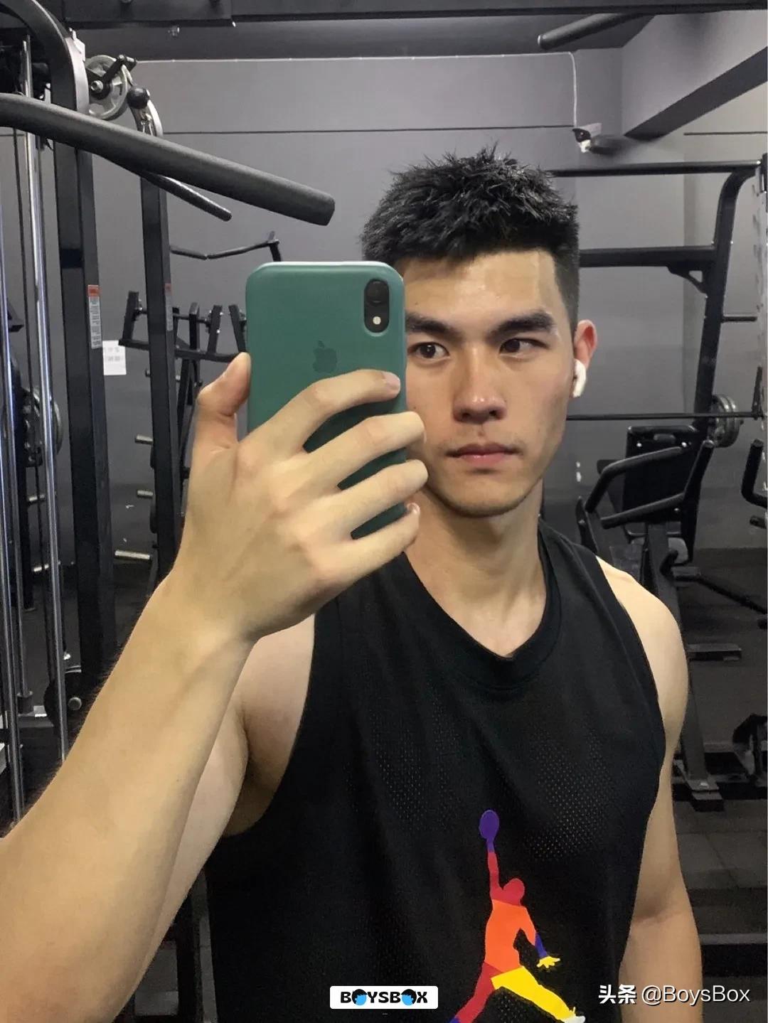 As long as he posts an update, the comment area will become a collective wedding scene - iMedia