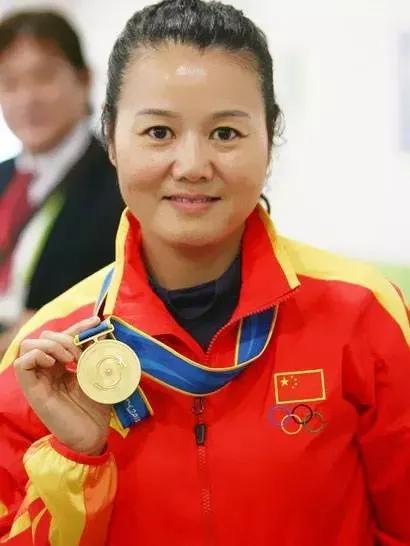 The odd woman Zhang Shan-the first goddess gunner to defeat a male ...