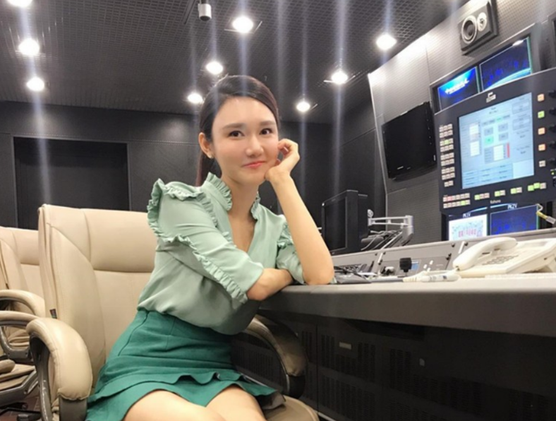 CCTV host Long Yang, known as Dong Qing's successor, is a beautiful and ...