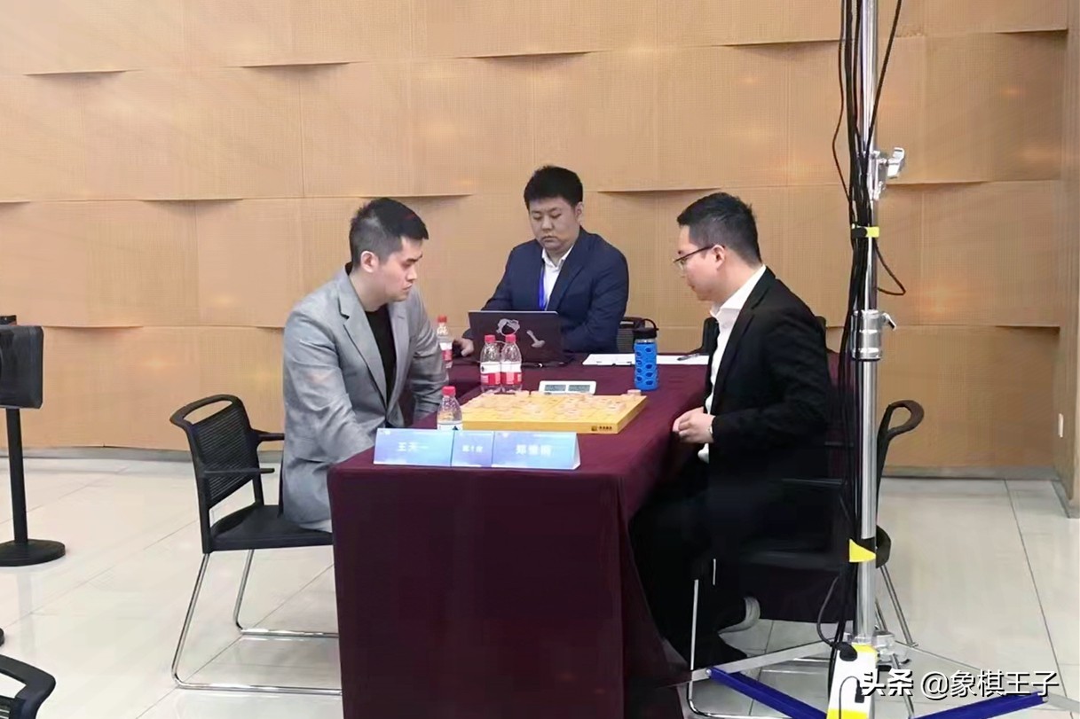 In the finals of the Great Chess Holy War, Wang Tianyi's fast chess ...