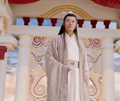 47-year-old Huang Haibing has a serious blessing, with a big face and a ...