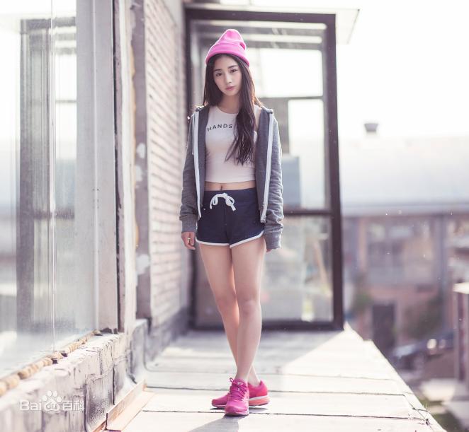 Celebrity Legs Picture-Zhu Lilan - iNEWS