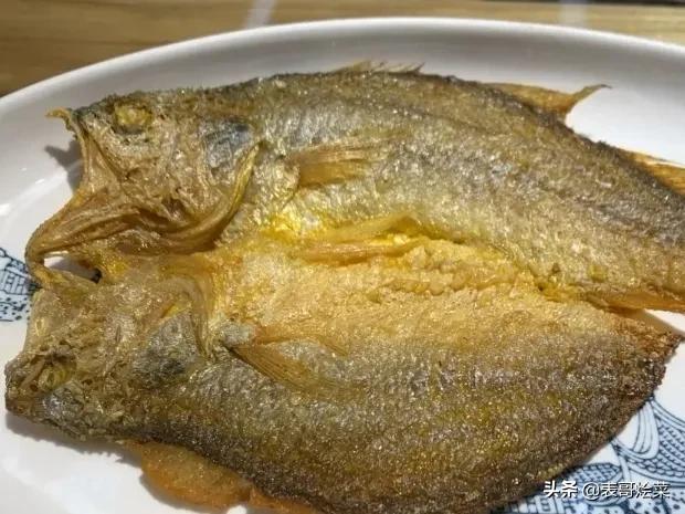 Fried yellow croaker is crispy and appetizing, no need to change the ...