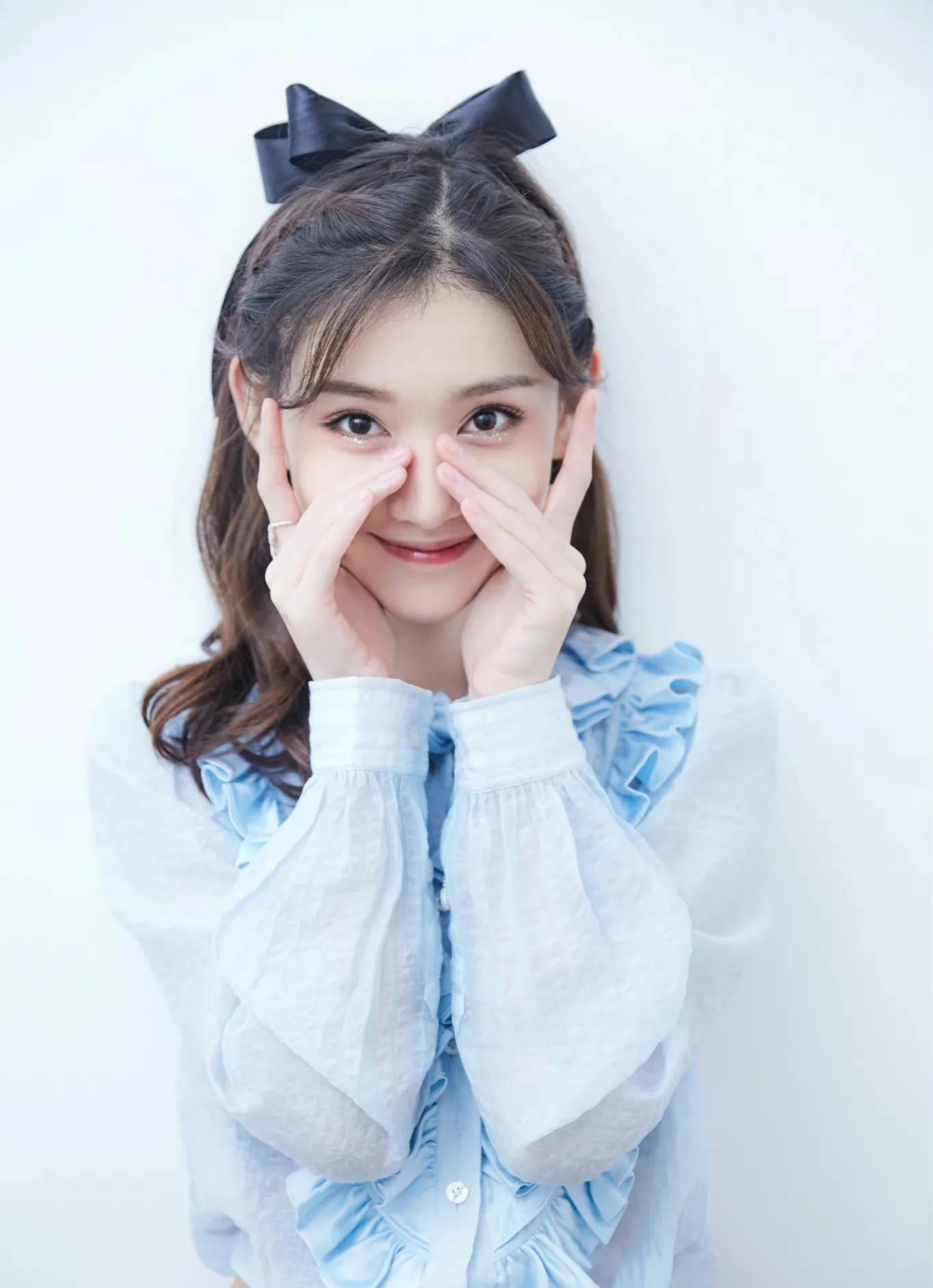 Gentle, charming, confident, free and easy Li Muchen - iNEWS