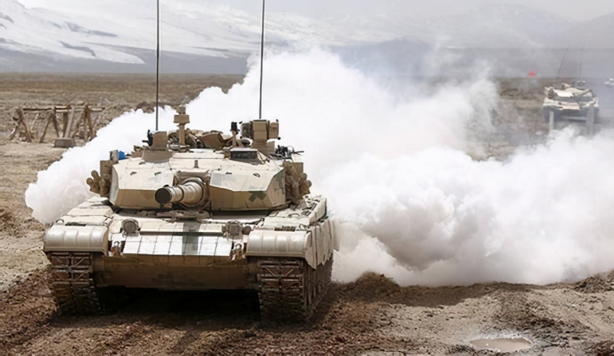 Deploy 200 tanks in 24 hours! The People's Liberation Army staged a ...