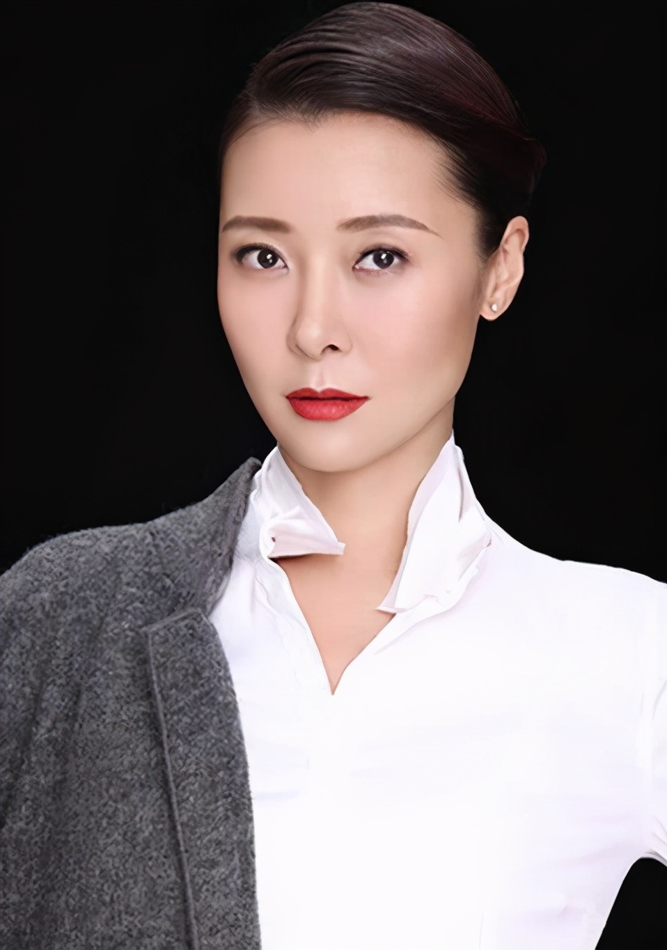 The surface is an entertainer, but the actual background of the 6 ...