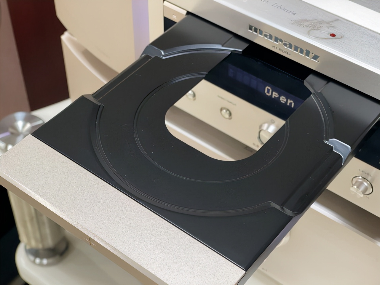 Standing on the basis of the flagship combination: Marantz SACD player ...