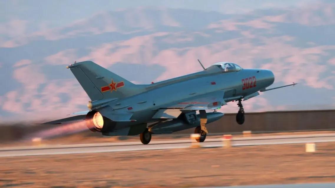 Introduction to the classic fighter: MiG 22 - iMedia