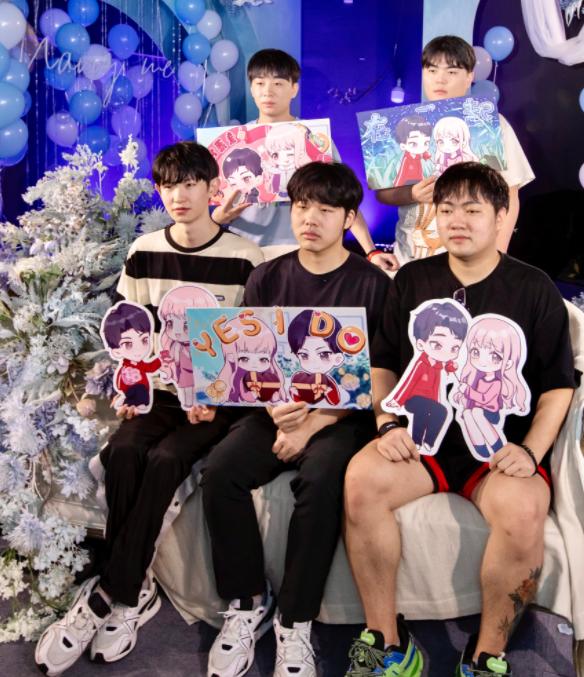 Menglei's proposal scene, all AG members are flower girls, most of the ...