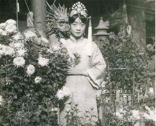 Wan Rong, the last queen of the Qing Dynasty: being left out by her ...