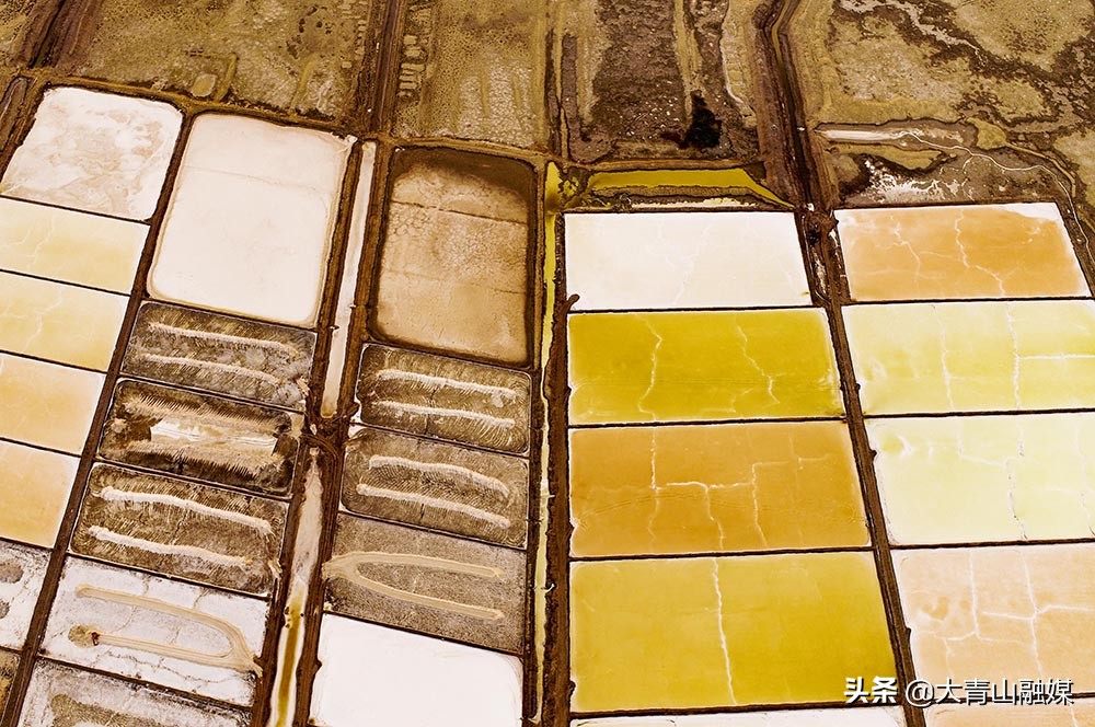 Ordos, Inner Mongolia: The ancient salt lake plays a beautiful plateau ...