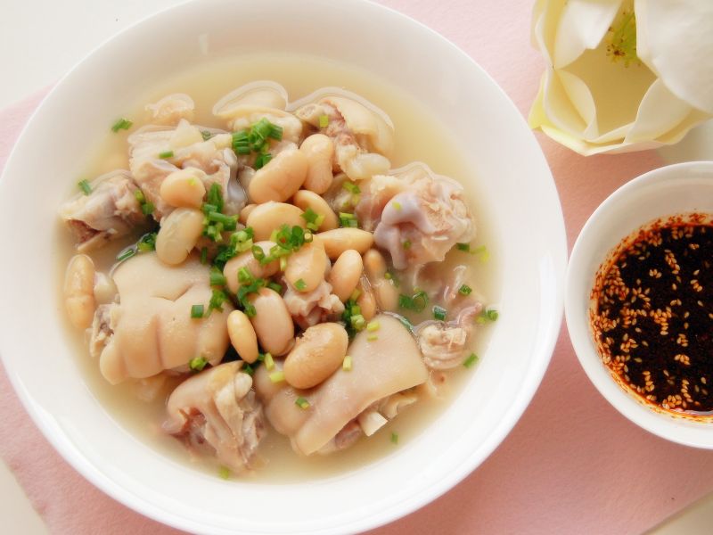 The recipe of Sichuan-flavored hoof-flower soup is simple and easy to ...