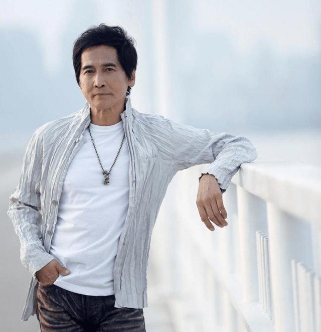 61-year-old Qi Qin recently exposed!Appeared on the commercial stage ...