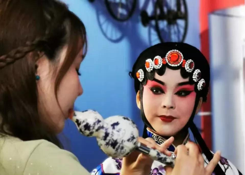 "Han-made" movie "Jiqing Street Fire" was completed, director Qi ...