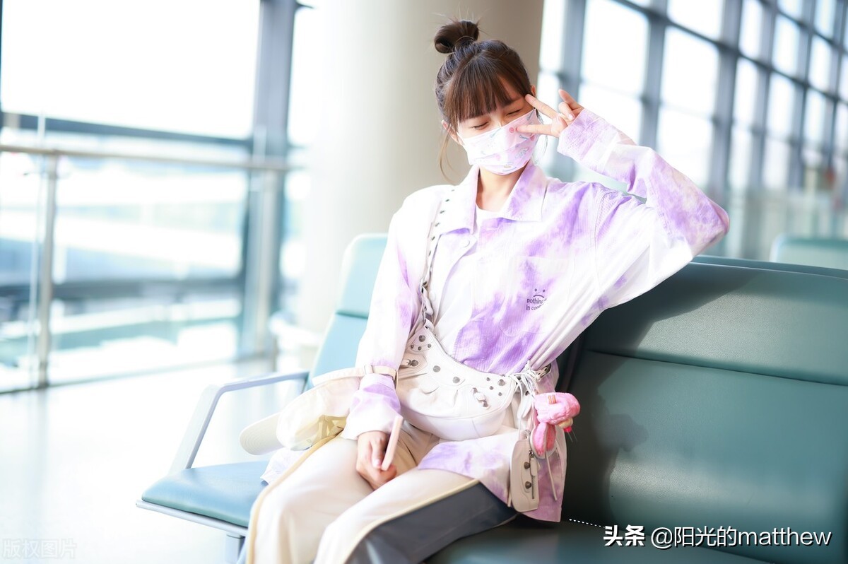Lin Xiaozhai appeared at the airport, dressed up and casually tied the ...