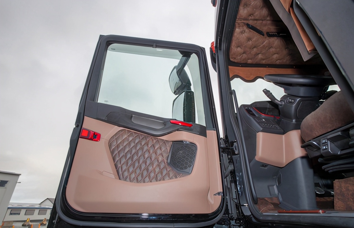 Dissatisfied with the original car interior?Take a look at the ...