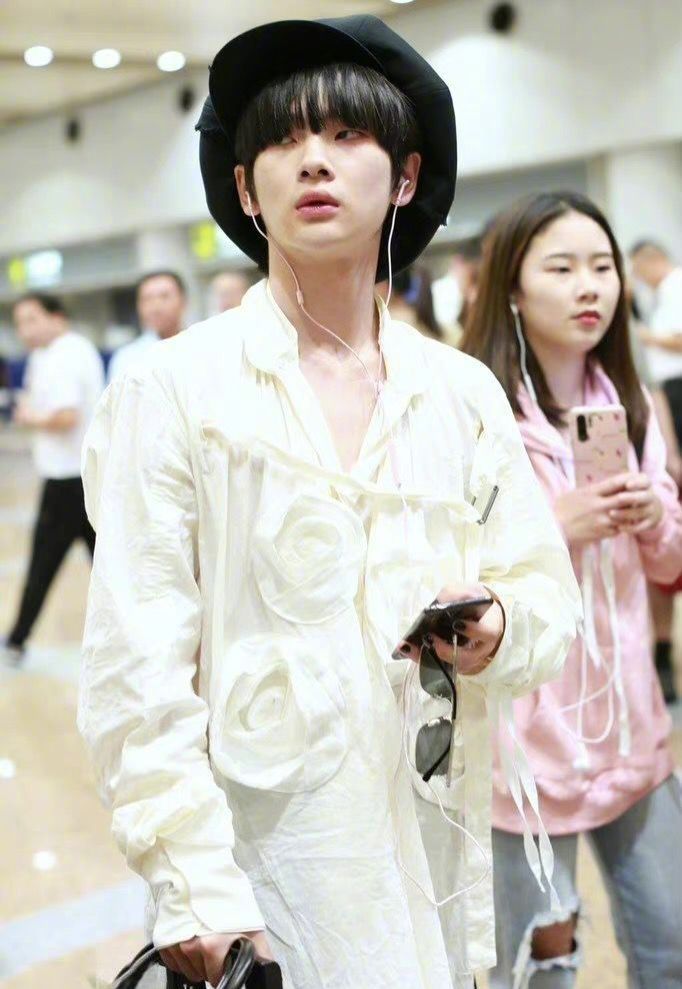 Beret style: Zhang Yixing, Xiao Zhan, Yi Yan Qianxi, Li Xian, Gong Jun, Wang Junkai, Wang Yuan ...