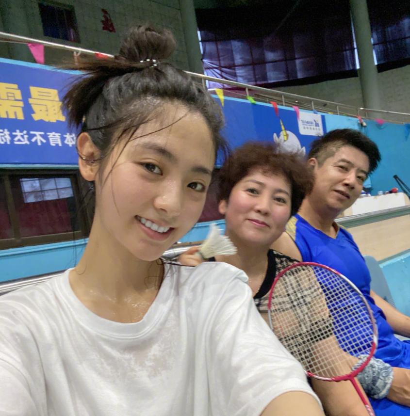 Fei Xing shared sports photos, she was clearly in the state of ...