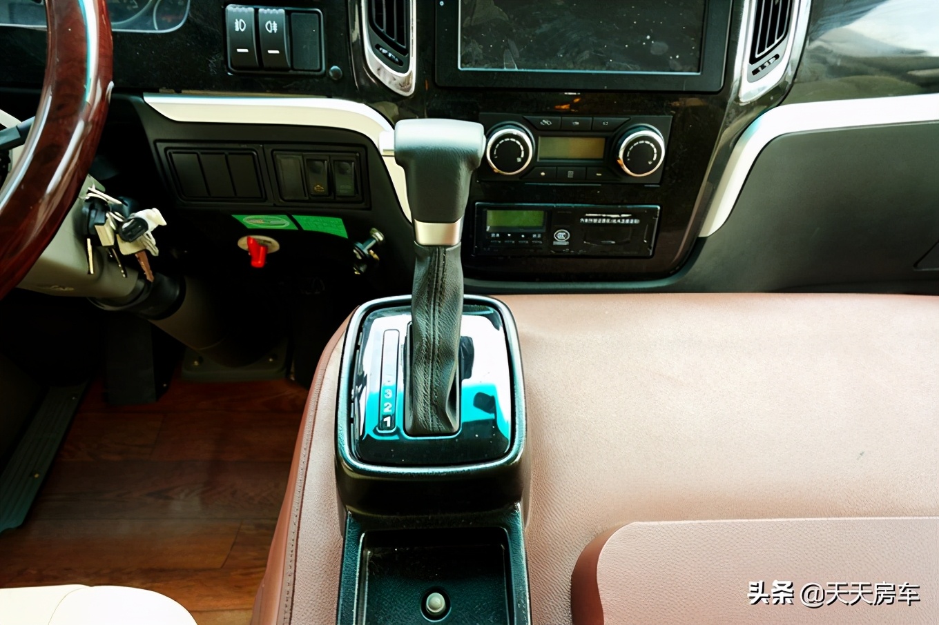 Bigger than MPV, more powerful, more practical! Check out the Coaster ...