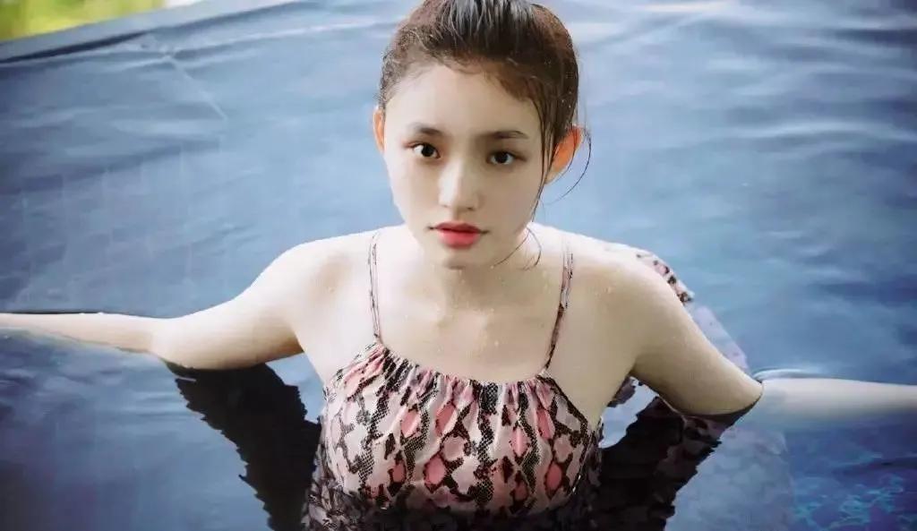 25-year-old Lin Yun, sexy and good-looking - iMedia
