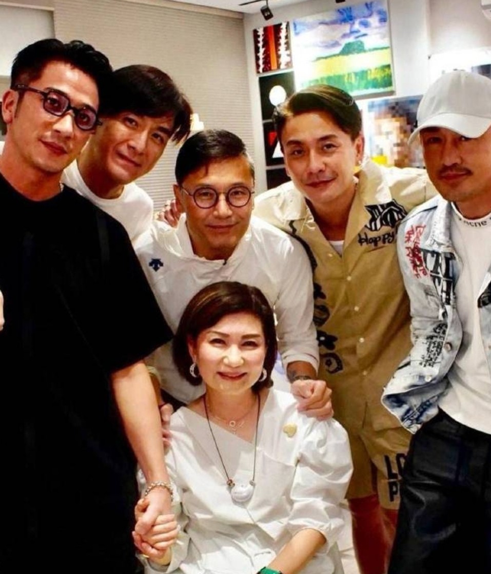 TVB executive birthday party exposed?Surrounded by Lin Feng and Huang Zongze's fourth siblings ...