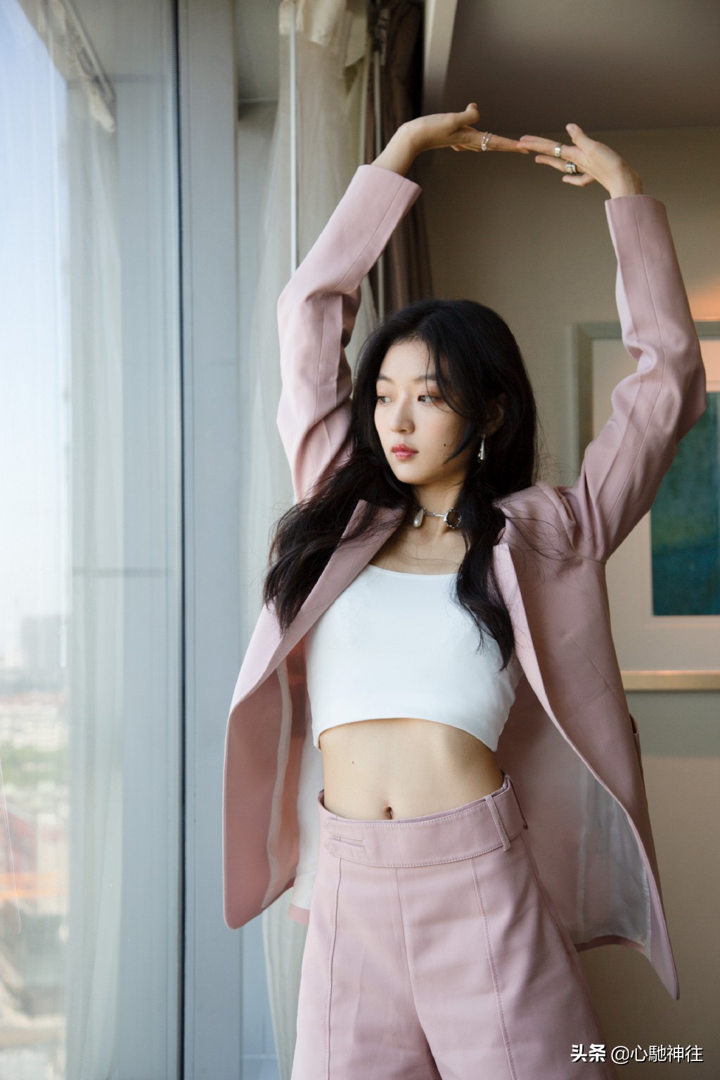 "Little Quan Jixian" Sun Qianyi wears a pink suit, fresh and elegant ...