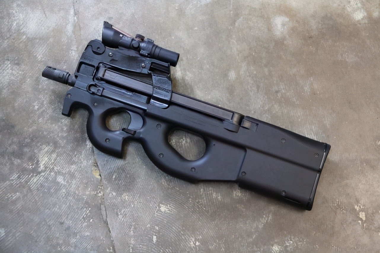 全球第一款PDW武器，怪異的P90衝鋒鎗，都有哪些分支型號？ - 頭條匯