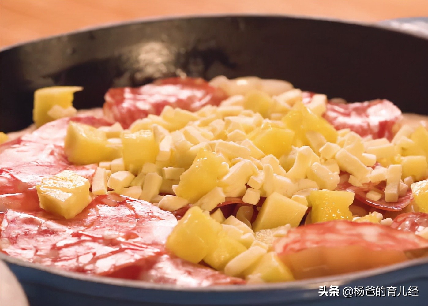 Share a pizza made with dumplings, which is fresh and nutritious ...