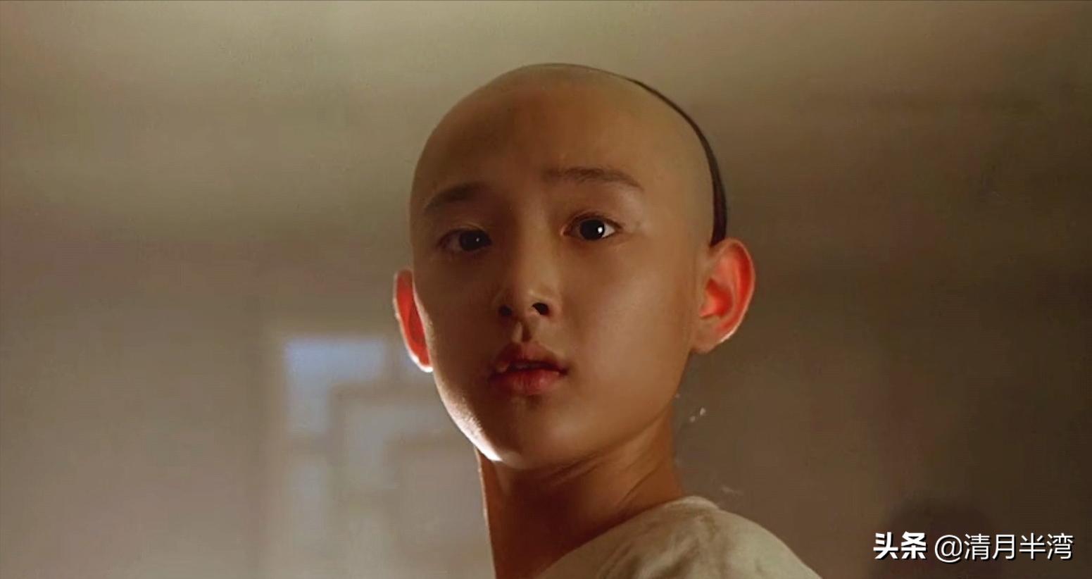 The 6 ugly men in ancient costumes with bangs stepping on thunder, the ...