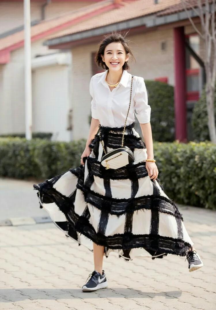 Tik Tok Goddess Tang Yi Stunning Photo Album - iNEWS