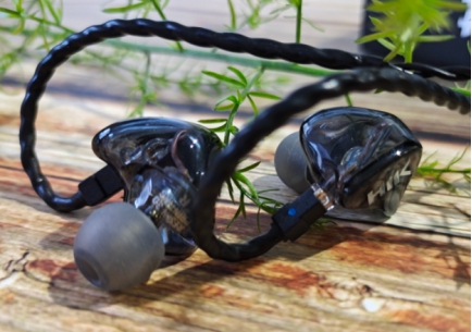 Cheap and high-quality wired earphones to share, the wired earphones ...