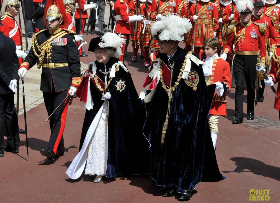 The boy in the dress of the Queen of England, the children of the royal ...
