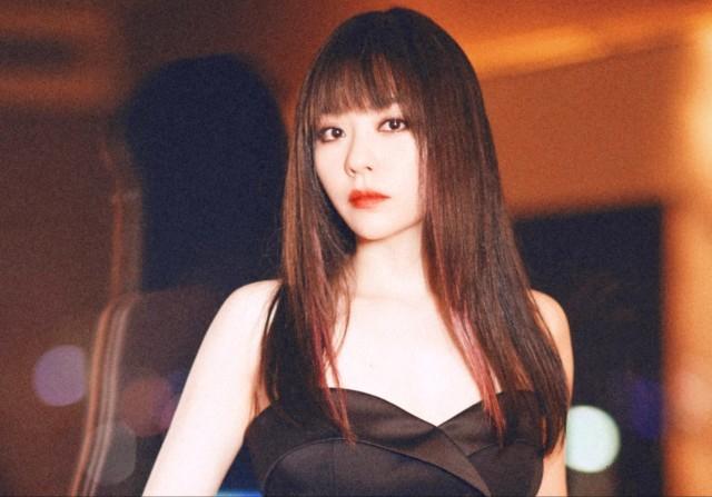 Because of the lens, Zhang Yuying borrowed "a shearing plum" lyrics ...