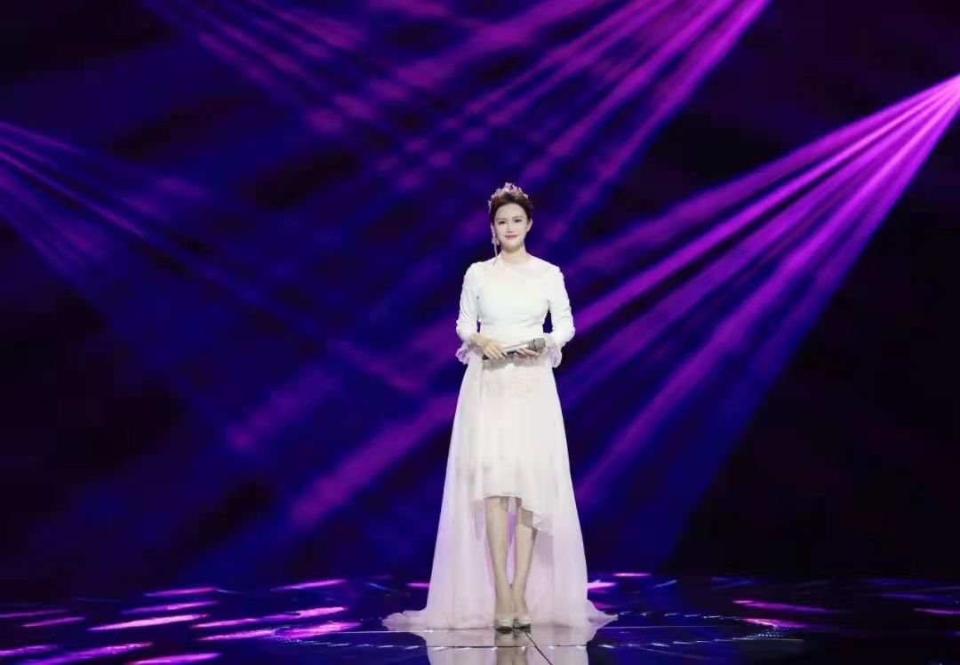 Not only write poems but also sing!This talented girl who appeared on ...