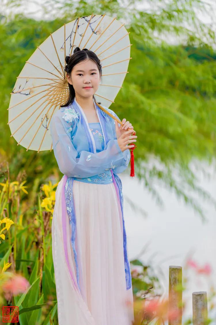 Chunfang is not a lotus-a gathering of friends - iNEWS