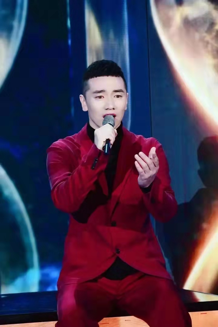 Why can Wang Qi, a singer no one has heard of, sing solo for 3 minutes ...