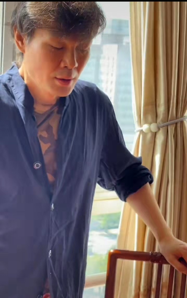 The well-known host Li Bin has recently been exposed, his eyes are ...