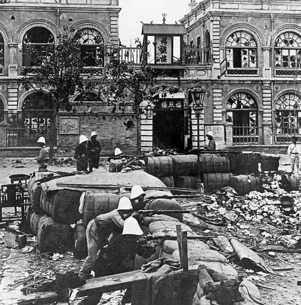 On the day the People's Liberation Army entered Beiping, red flags were ...