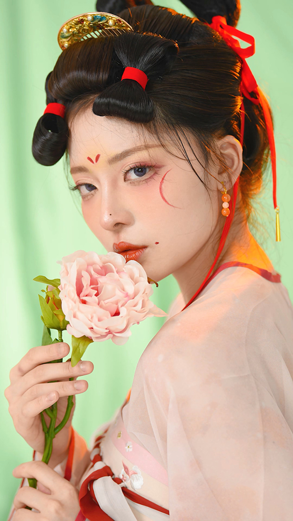 Compendium of Materia Medica herbal anthropomorphic makeup - iNEWS