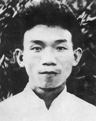 Yu Dafu visited Lu Xun and asked him to write: Lu Xun is the only ...