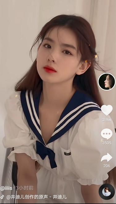 Sun Yining wore a navy uniform to shoot a magazine, and slammed Yang ...
