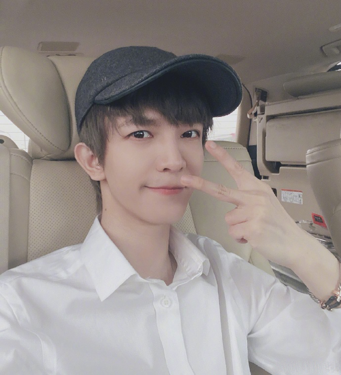 Guo Jingming showed his sports photos after lifting the iron, his neck ...