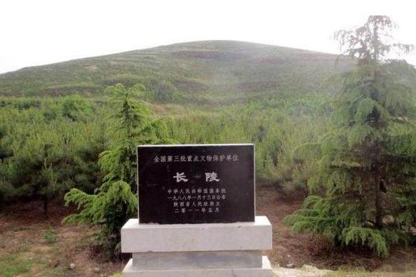 Comparing the cemeteries of Liu Bang and Xiang Yu, they are full of ...