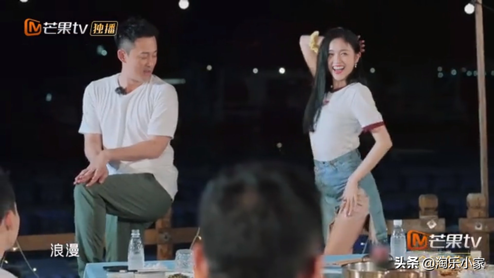 Lin Feng learns to dance with a beautiful woman, his wife sees her ...