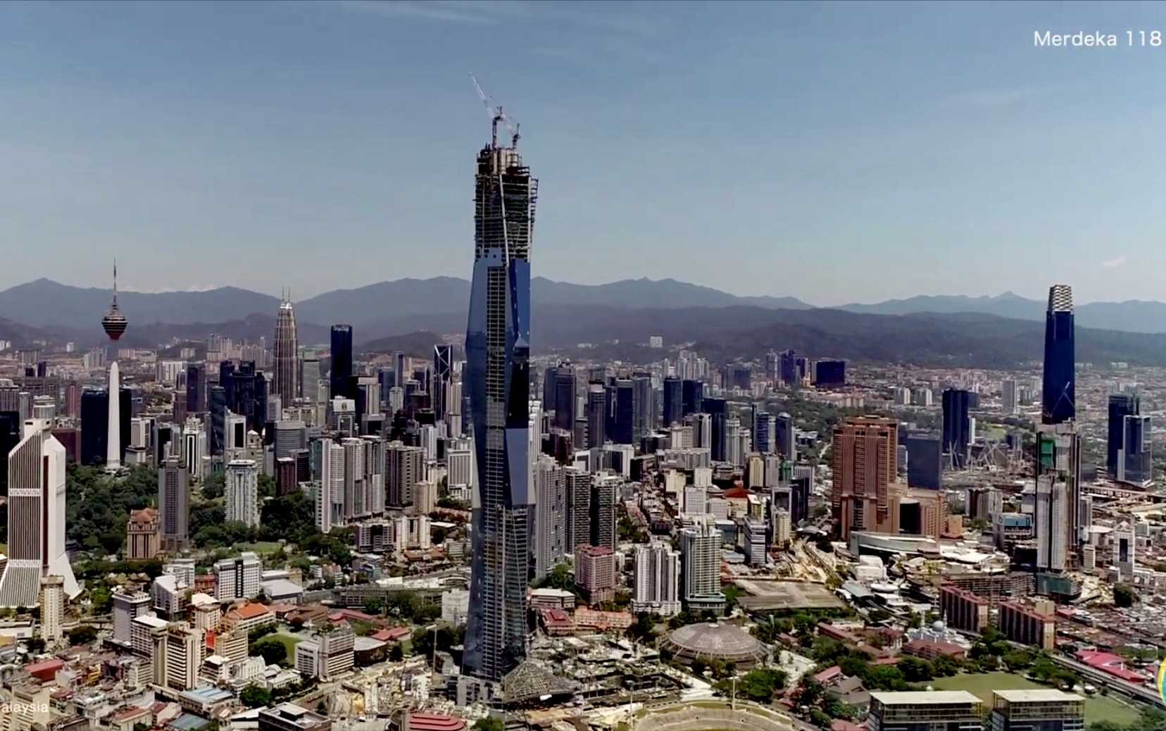 The design is 635 meters high! The PNB118 building, completed this year ...