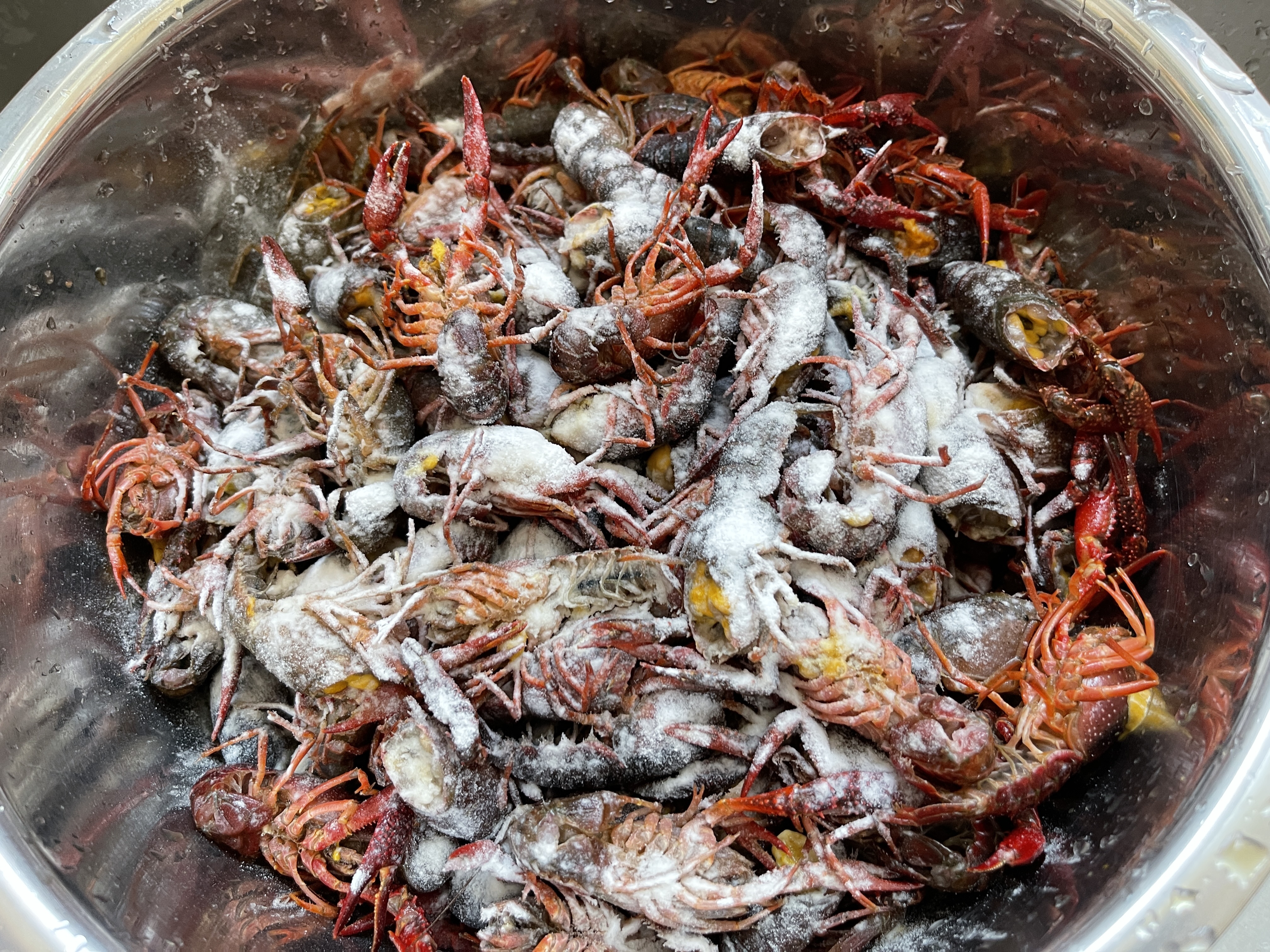 Whether the head of the crayfish is "shit" or "yellow", many people ...