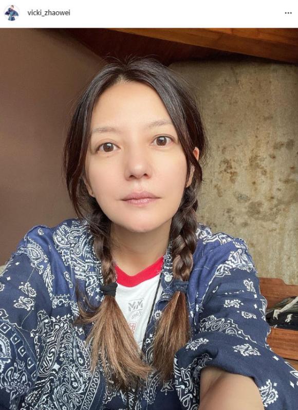 Zhao Wei took a selfie and appeared without makeup, feeling her face ...