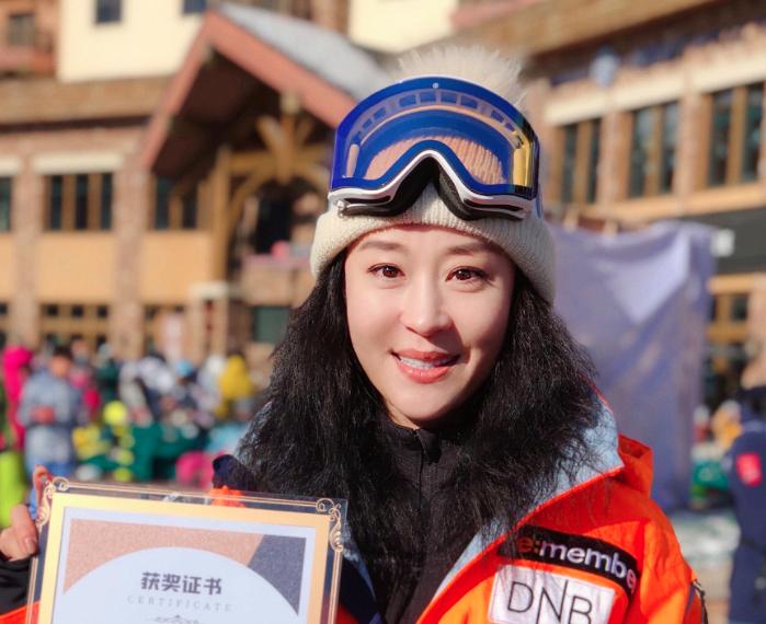 From "the most beautiful Mu Guiying" to being a green leaf for Li ...