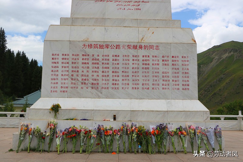 The Adventures of Tang Xiaotang—Visit the Joerma Martyrs Cemetery and ...