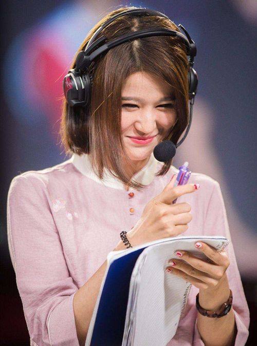 The king smiled and ecstatic?Former LPL beauty Su Xiaoyan is back ...